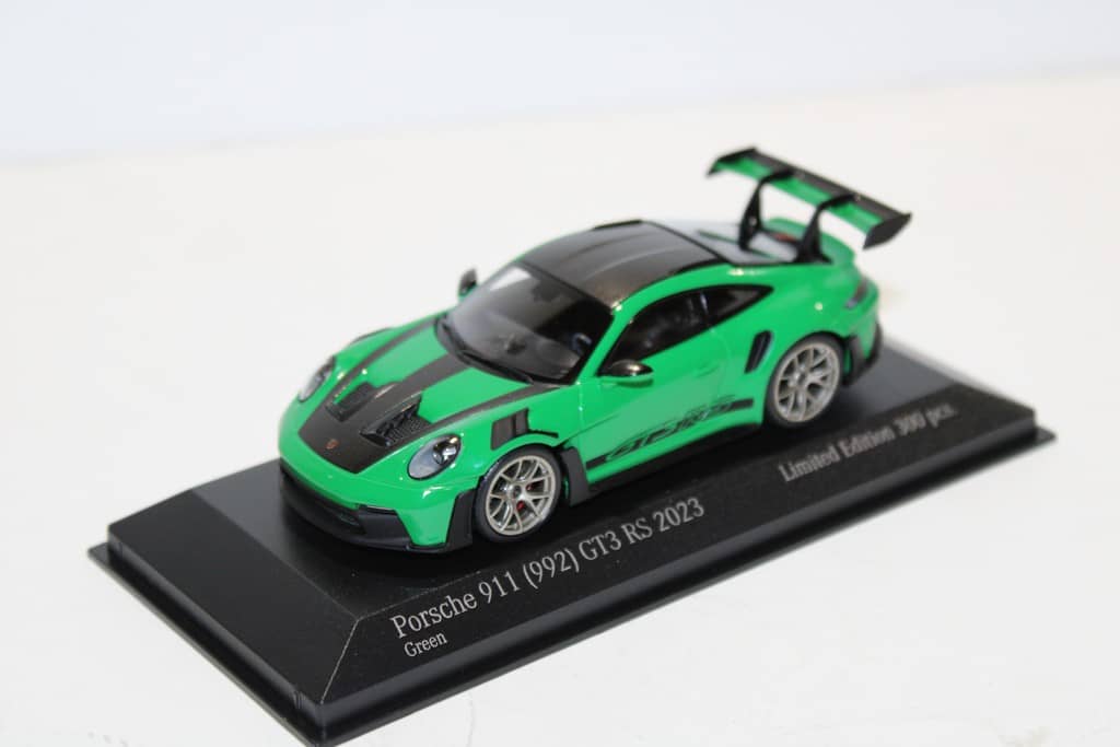 Porsche 911 GT3 RS Type 992 2023 Weissach Pack Python GREEN Minichamps 1/43