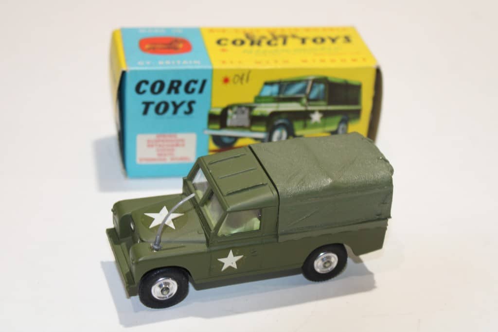 LAND ROVER 109 WB MILITAIRE CORGI 1/43°