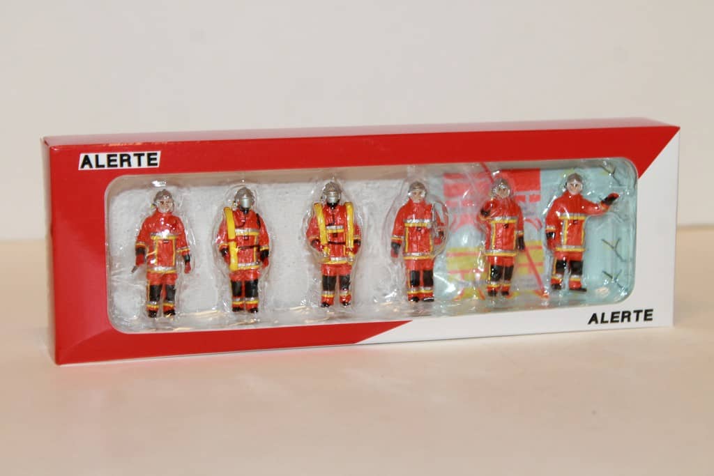 FIGURINES LOT DE 6 POMPIERS "FEU URBAIN" ORANGE ALERTE 1/43°