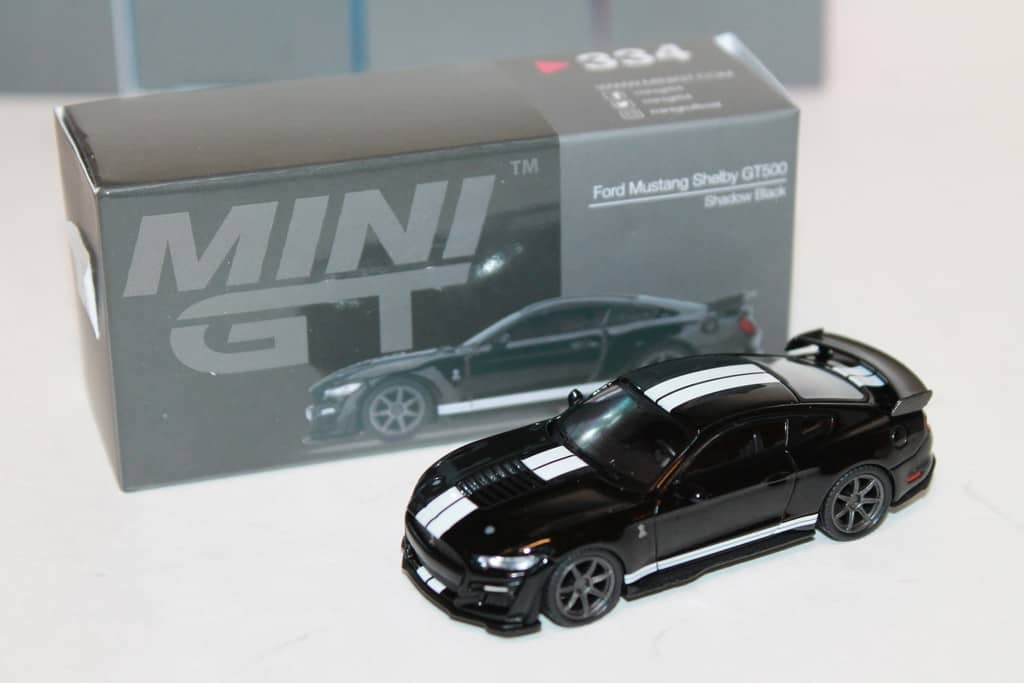 FORD MUSTANG SHELBY GT500 NOIR MINI GT 1/64°