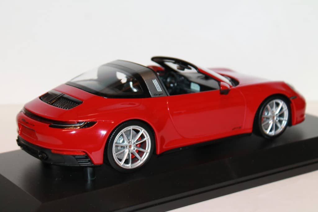PORSCHE 911 TARGA 4 GTS ROUGE 2021 MINICHAMPS 1/18°