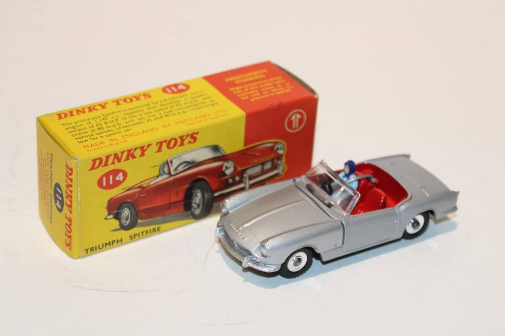 TRIUMPH SPITFIRE GRIS 1964 DINKY TOYS 1/43°