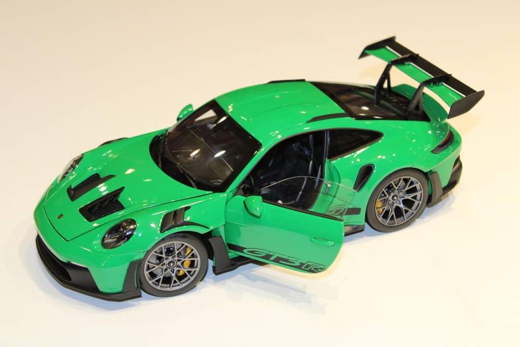 PORSCHE 911-992 GT3 RS 2023 PYTHON GREEN NOREV 1/18°