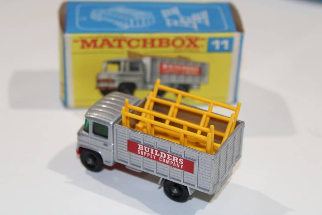 MERCEDES SCAFFOLDING TRUCK - MATCHBOX 1/64