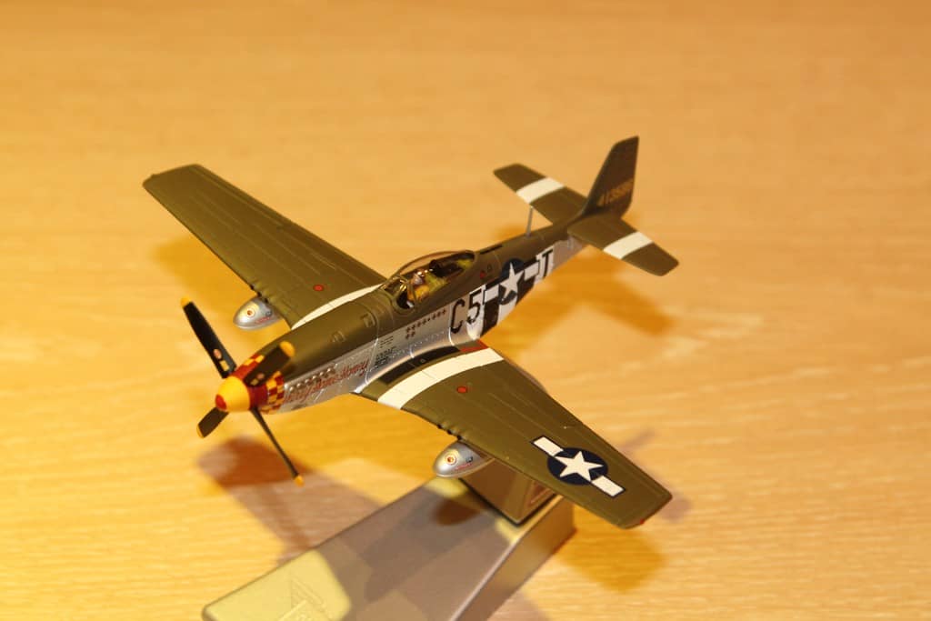NORTH AMERICAN P-51D MUSTANG HONEY CORGI 1/72°