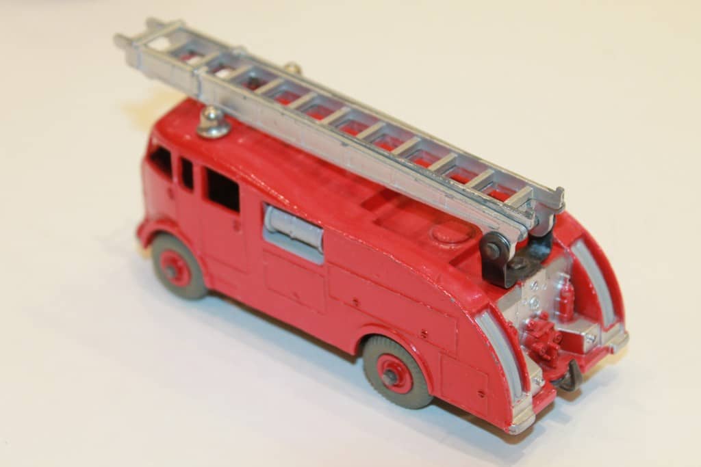 COMMER FIRE ENGINE DINKY TOYS1/43°