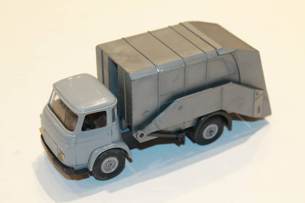 SAVIEM SM5C BENNE A ORDURE NOREV 1/43°