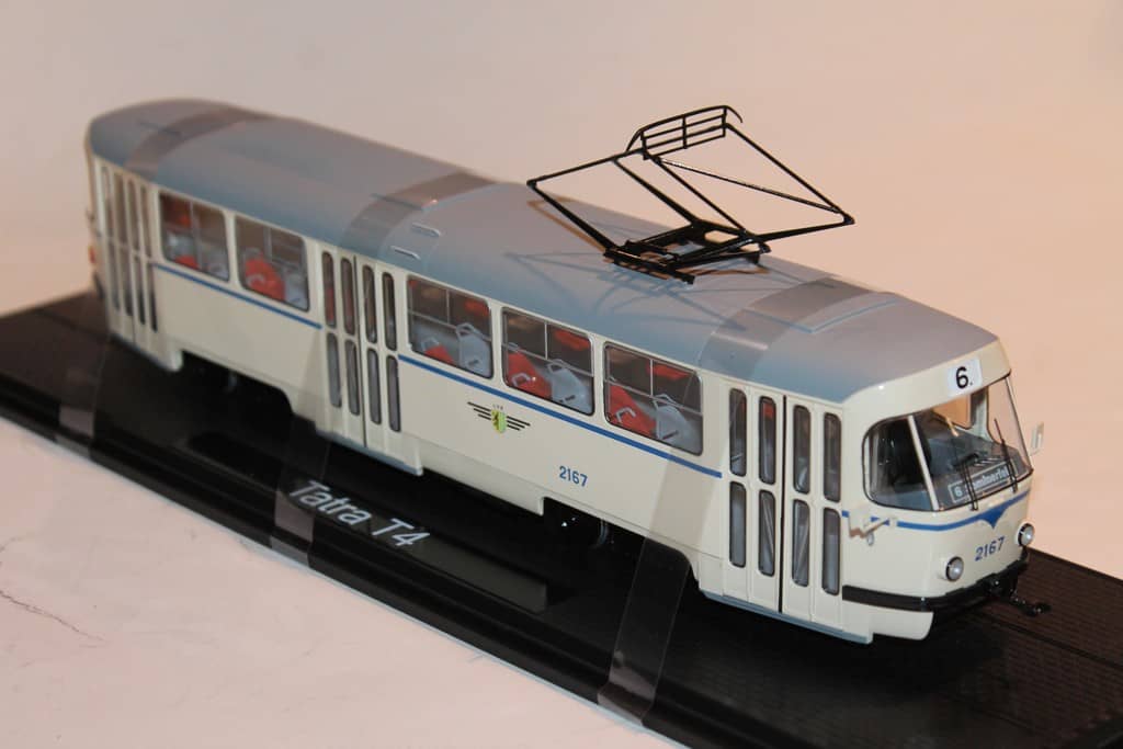 TATRA T4 TRAM LEIPZIG LIGNE 6 PREMIUM CLASSIXS 1/43°