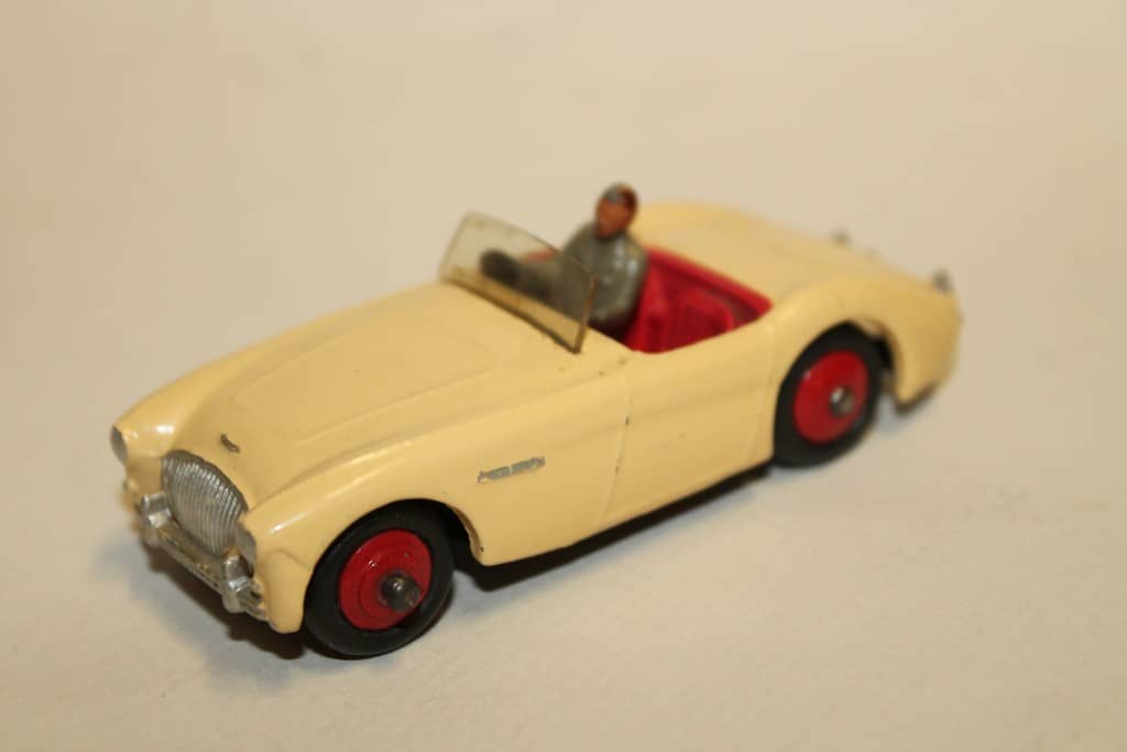 AUSTIN HEALEY BEIGE DINKY TOYS 1/43°