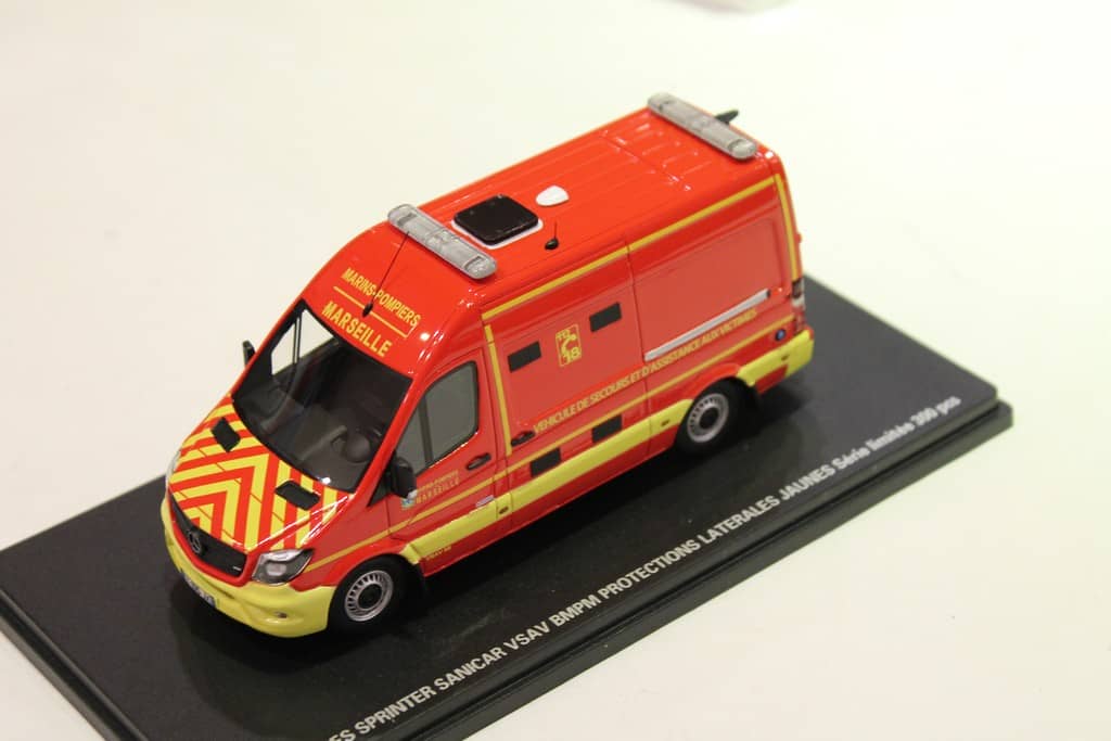 MERCEDES SPRINTER SANICAR VSAV BMPM PROTECTIONS LATERALES JAUNES ALERTE ...